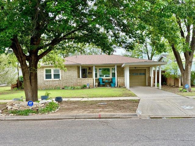 101 Aileen St, Plainview, TX 79072