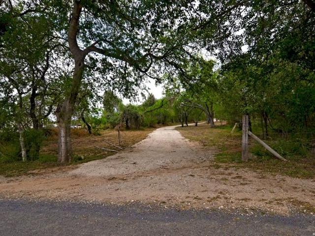 101 Alfredo Lot 20C and D, Floresville, TX 78114