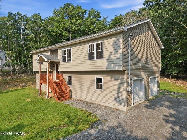101 Apple Dr, Milford, PA 18337