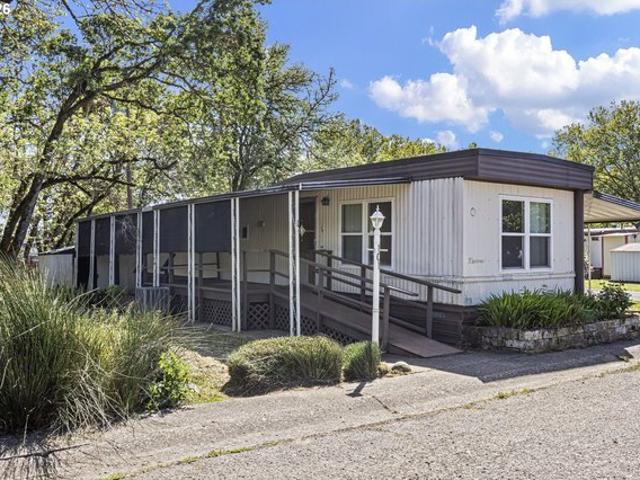 101 Athena Ln, Roseburg, OR 97470