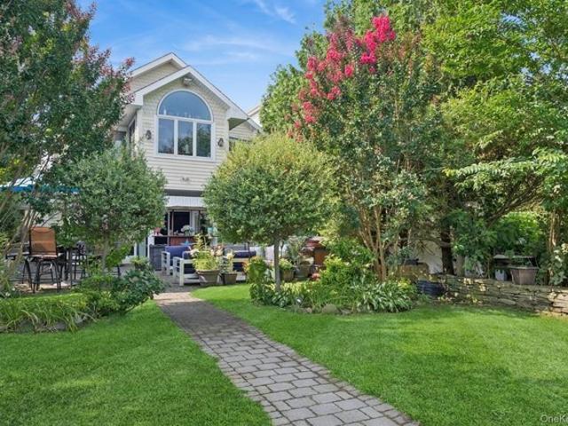 101 Bay St, East Atlantic Beach, NY 11561