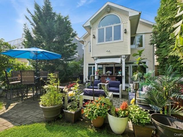 101 Bay St, East Atlantic Beach, NY 11561