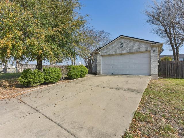 101 Bandera Woods Blvd