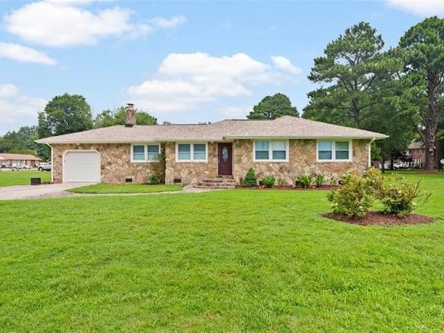 101 Barcroft Dr, Smithfield, VA 23430