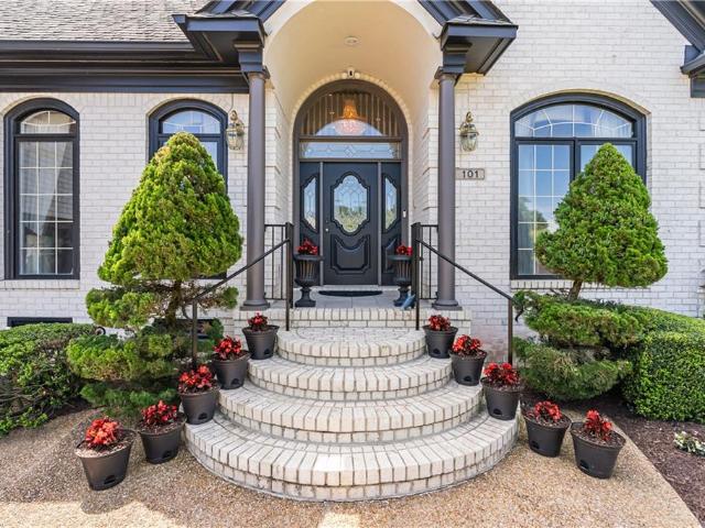 101 Barrington LN