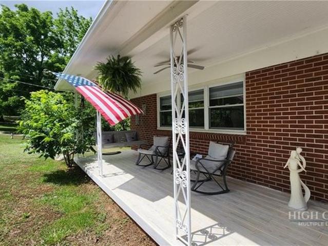 101 Bluebird Ln, Morganton, NC 28655