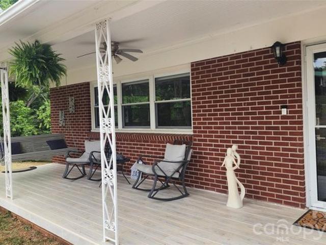 101 Bluebird Ln, Morganton, NC 28655