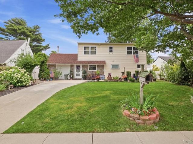 101 Blacksmith Rd E, Levittown, NY 11756