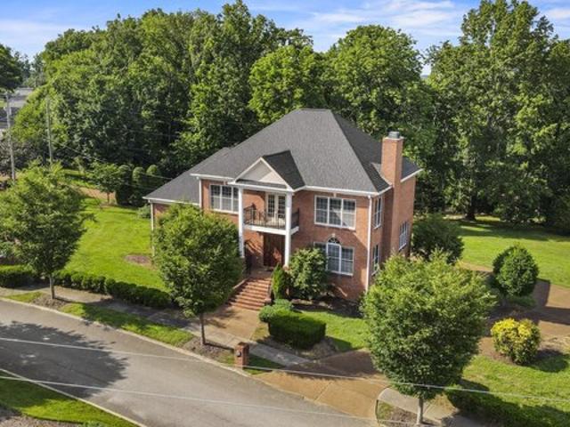 101 Governors Point Blvd, Hendersonville, TN 37075
