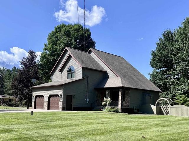 101 Dandelion Ln, Marquette, MI 49855