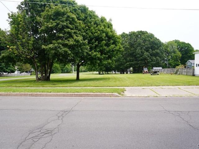 101 E 10th St, Oswego, NY 13126