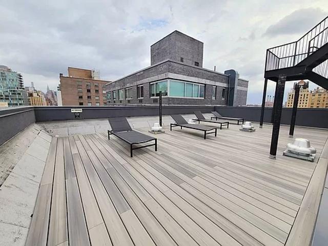101 E 10th Street 8C