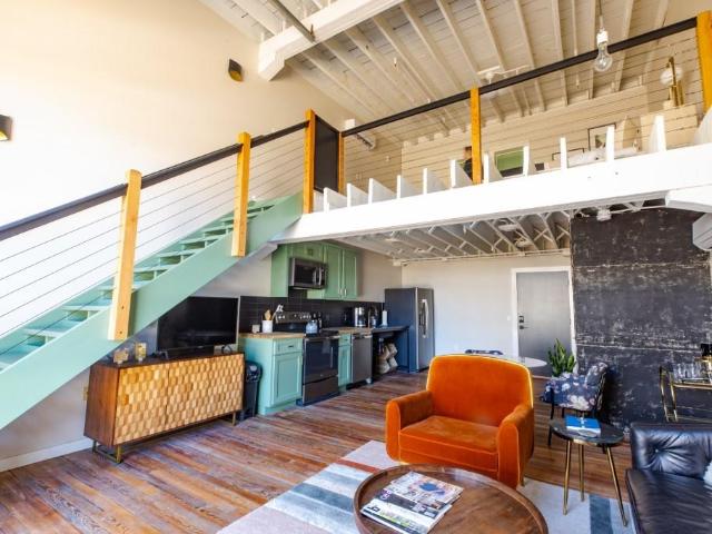 101 E Walnut Street 214