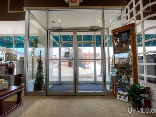 101 E Aurora Street