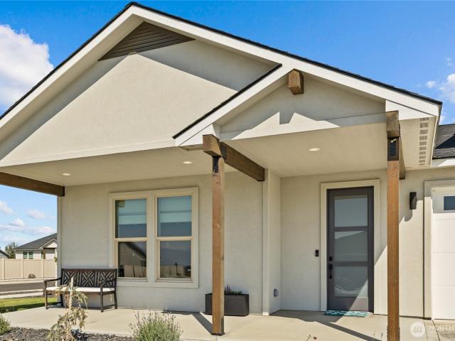 101 E Chinook Road