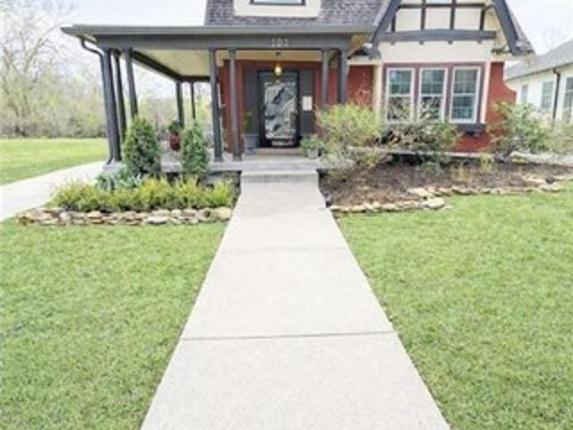 101 E Dartmouth Rd, Kansas City, MO 64113