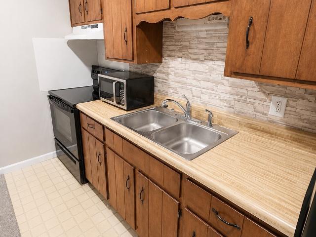 101 E Gray St # 3