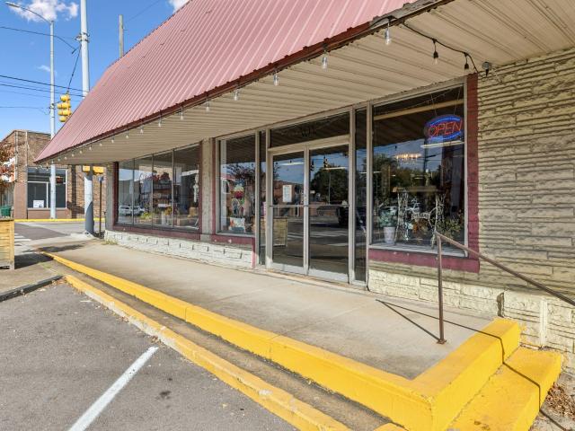 101 E Main St