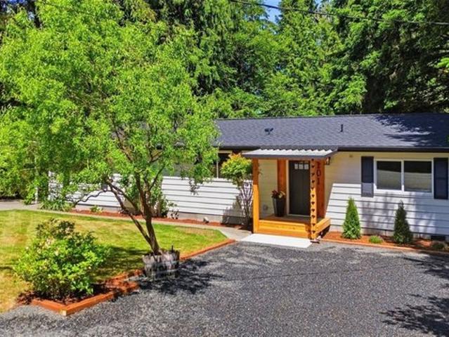 101 E Snow Cap Dr, Belfair, WA 98528