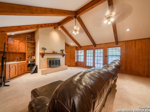 101 Encino Park