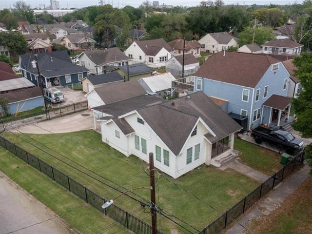 101 Eastgate St, Houston, TX 77012