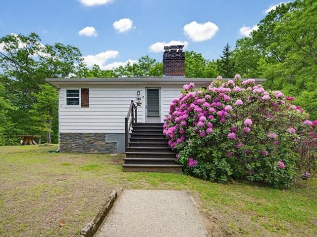 101 Edgewater Dr, Blackstone, MA 01504