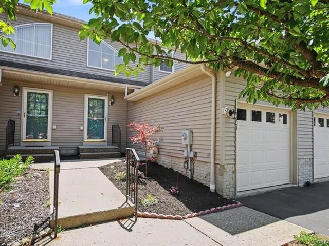 101 Elmcrest Dr, Fishkill, NY 12524