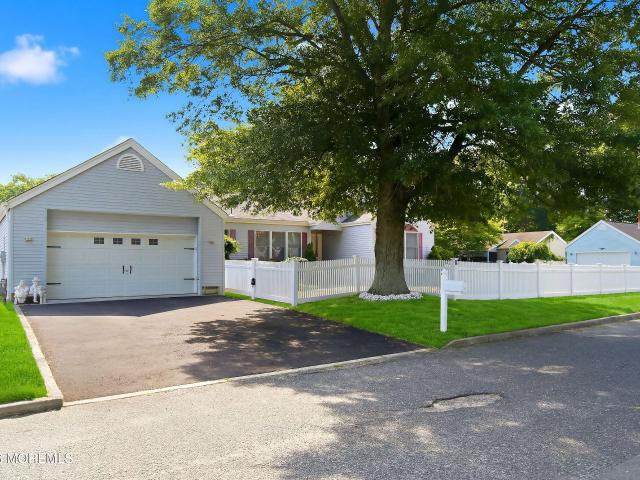 101 Foxwood Lane
