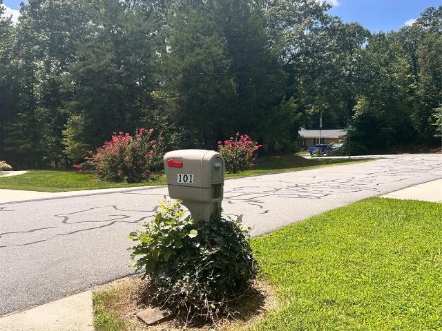 101 Forest Cliff Court NE
