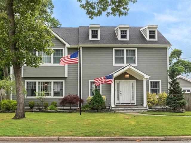101 Frederick Ave, Babylon, NY 11702