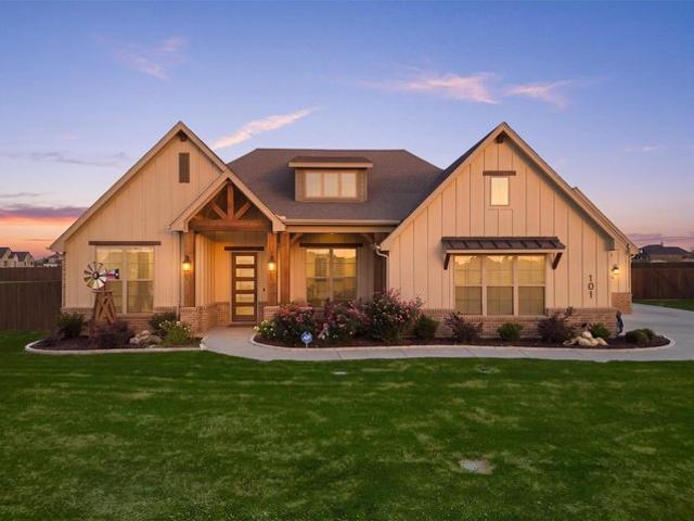 101 Howling Ct, Godley, TX 76044