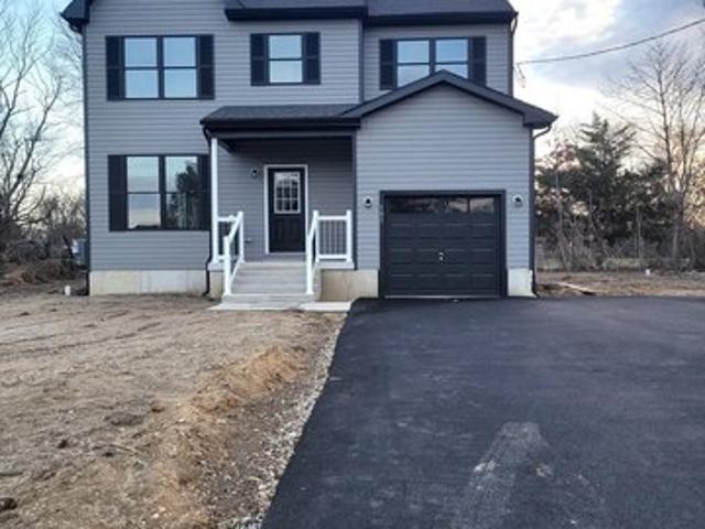 101 Heatherwood Dr, Vineland, NJ 08360