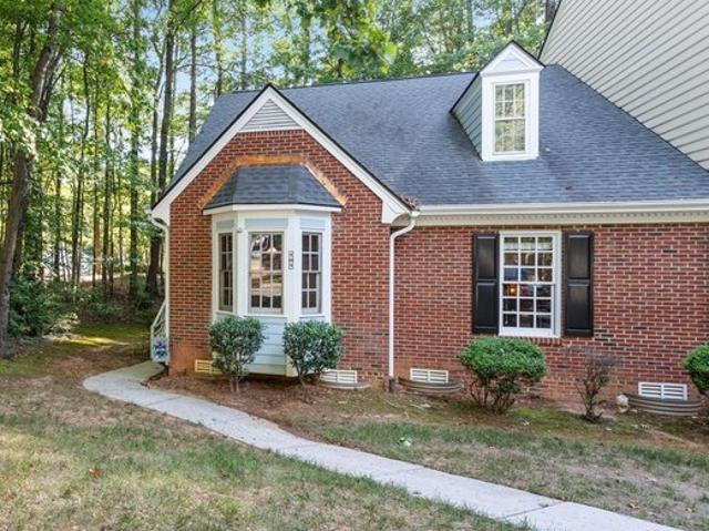 101 Hedgerow Ct, Cary, NC 27513