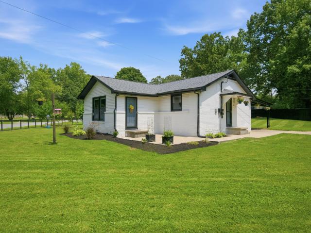 101 Hickory Dr