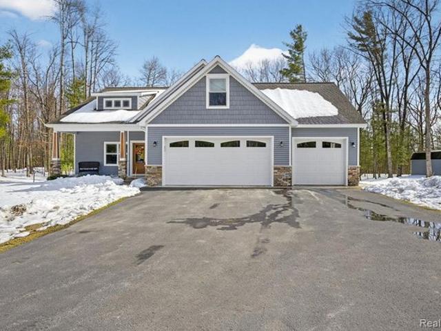 101 Highview Rd, East Bay Township, MI 49696