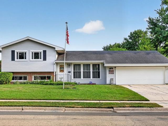 101 Joanne Ln, Rochelle, IL 61068