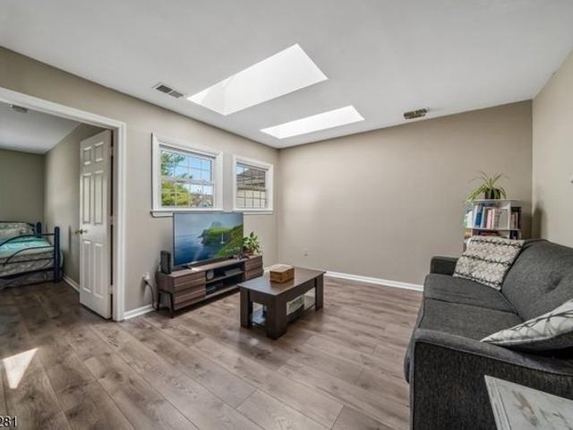 101 Jamestown Rd, Bernards Twp, NJ 07920