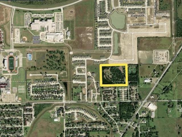 101 Julie K Ln, Angleton, TX 77515