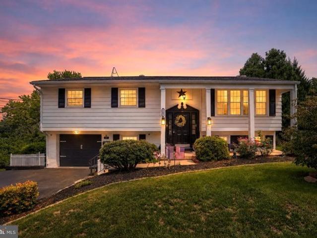 101 Oak Dr, Camp Hill, PA 17011