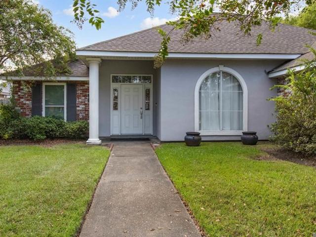 101 Oak Knoll Ct, Laplace, LA 70068