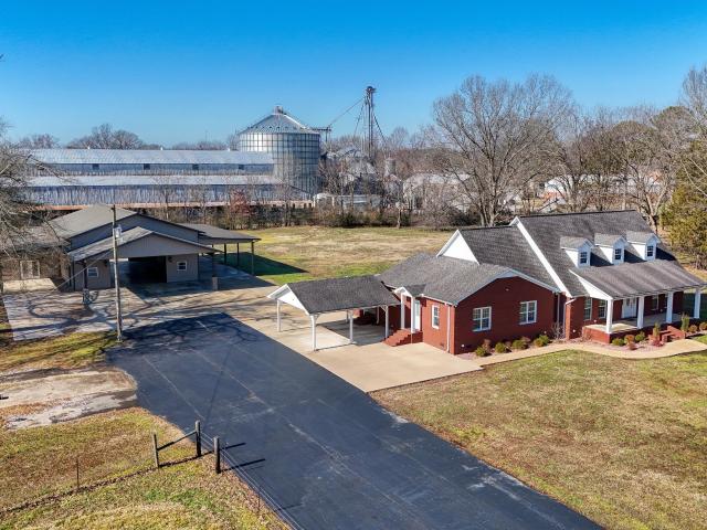 101 Oak Ln, Gleason, TN 38229 | MLS #2600 | Compass