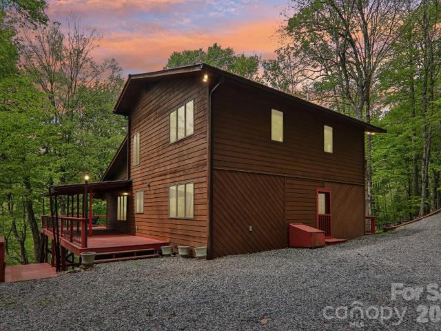 101 Oak Ridge Court