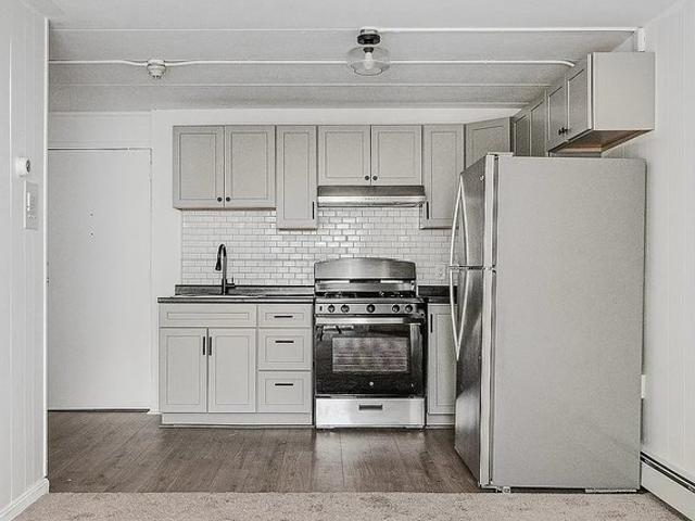 101 Oaklawn Ave, Cranston, RI 02920