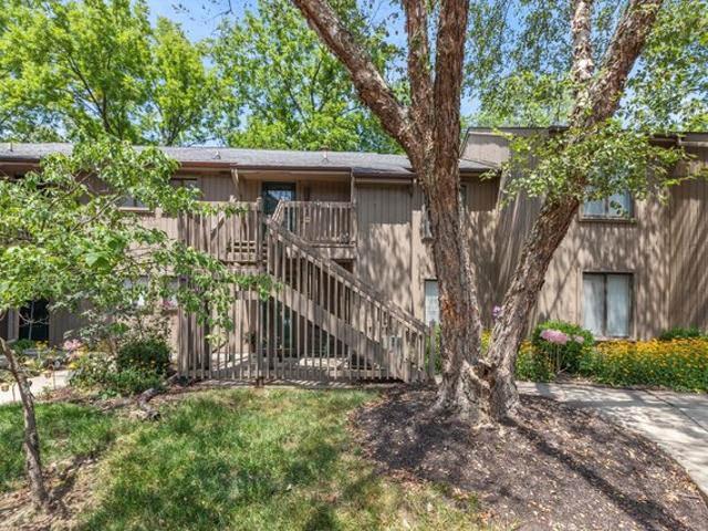 101 Lookout Ridge Dr, Columbus, IN 47201