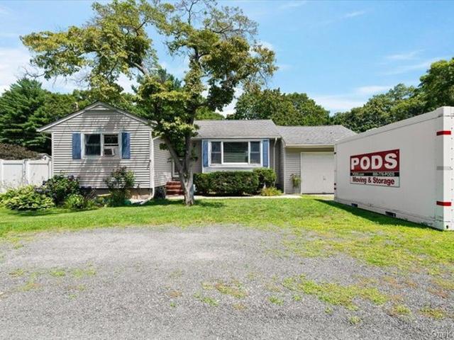 101 Lake Ave, Saint James, NY 11780