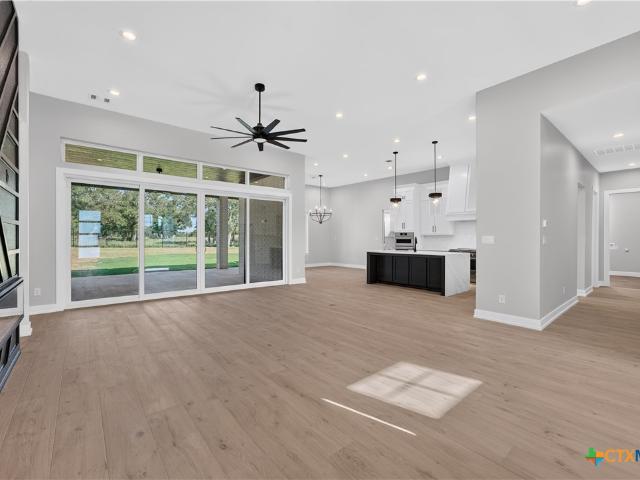 101 Lakeview Court