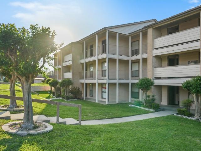 101 Lakeview Ter, Unit D, Montgomery, TX 77356 | MLS #5749 | Compass