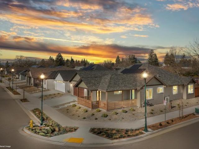 101 Maywood Ln, Windsor, CA 95492