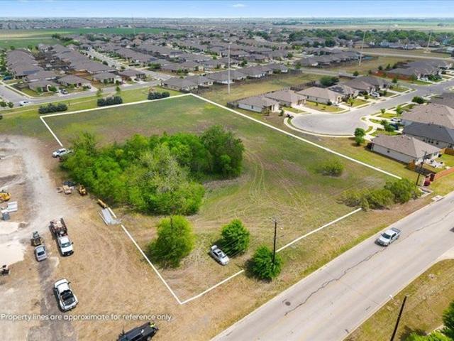 101 Mager Ln, Hutto, TX 78634