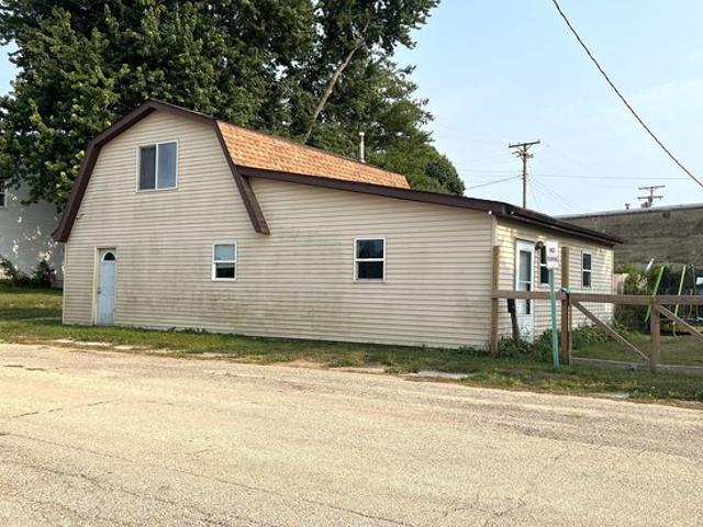 101 Main St, Leaf River, IL 61047